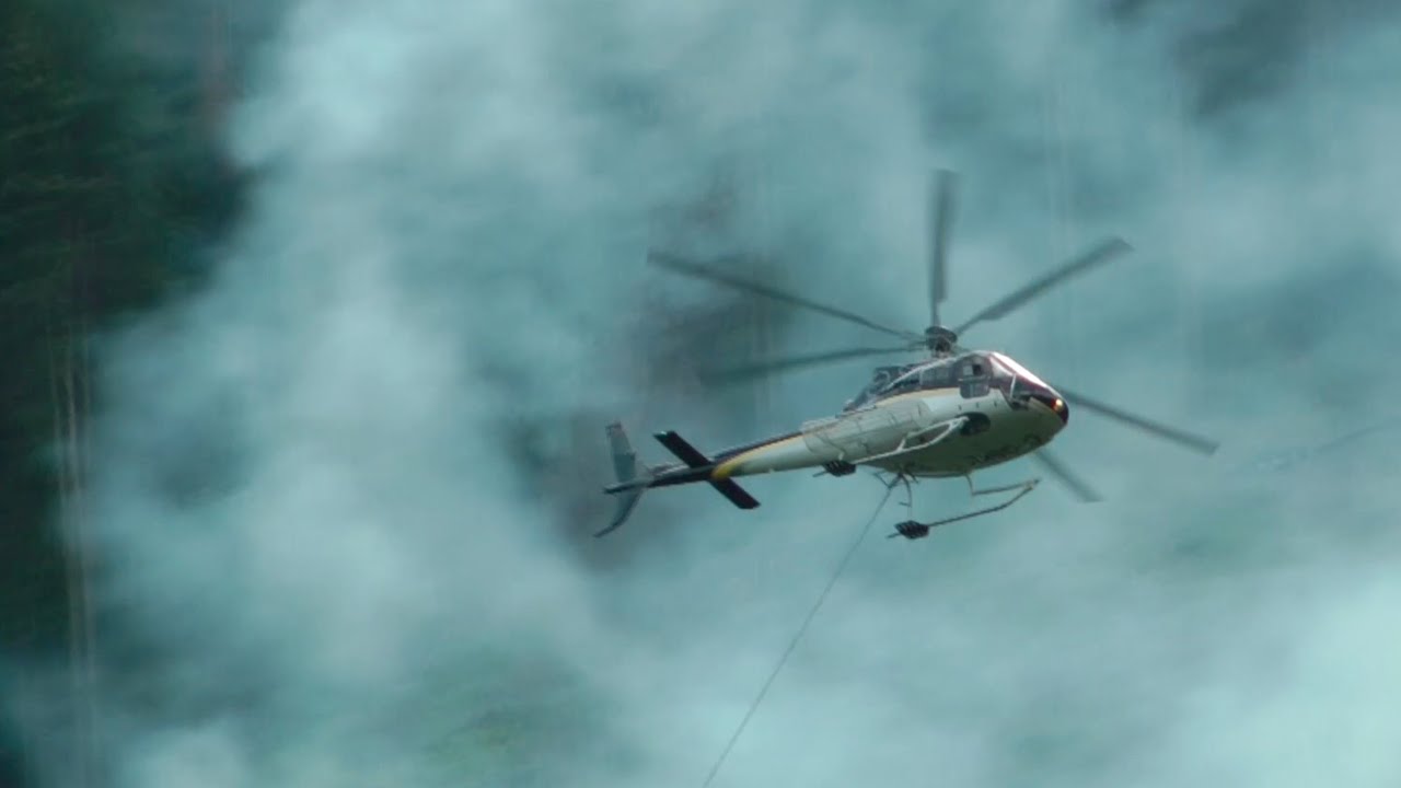 Helicopter Wildfire Fighting - YouTube
