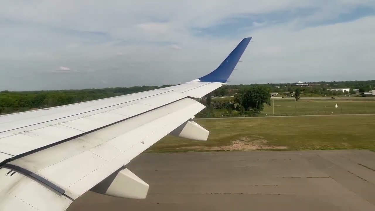 JetBlue Airways E190 landing @ Buffalo-Niagara Airport | N306JB - YouTube