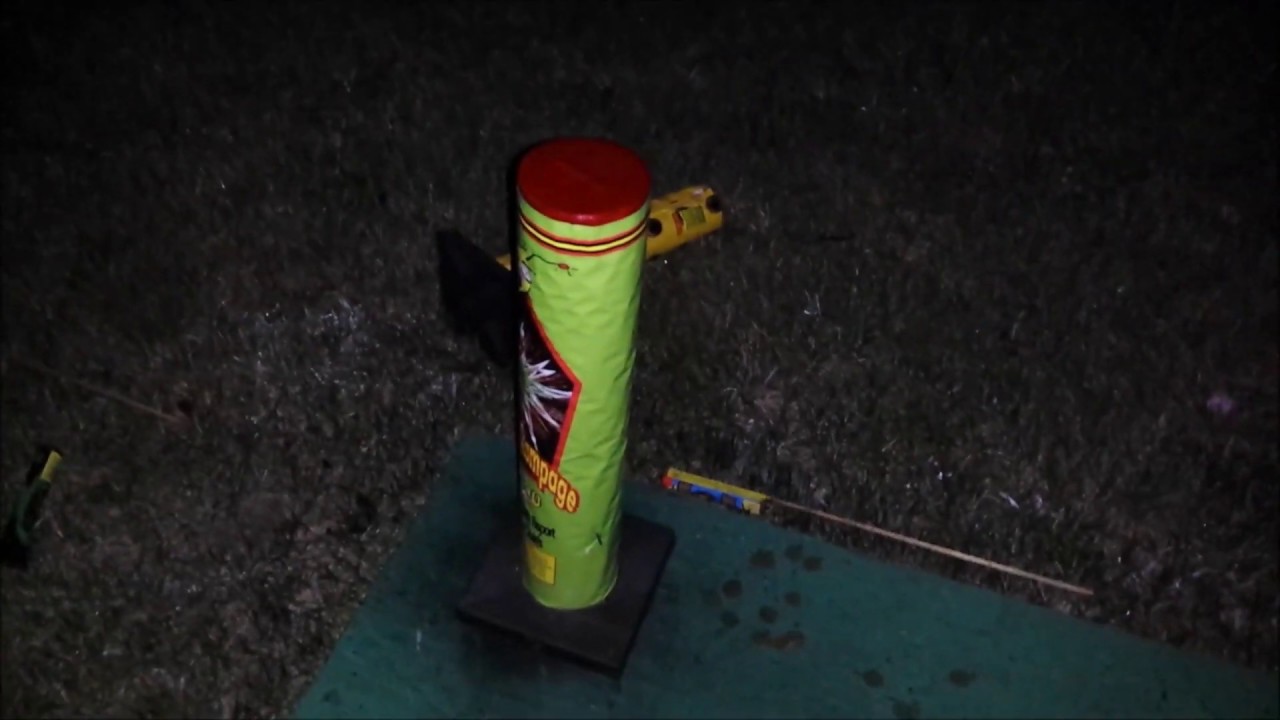 #400 Tube Martian Rampage - Mad Hornet (Shelton Fireworks) - YouTube