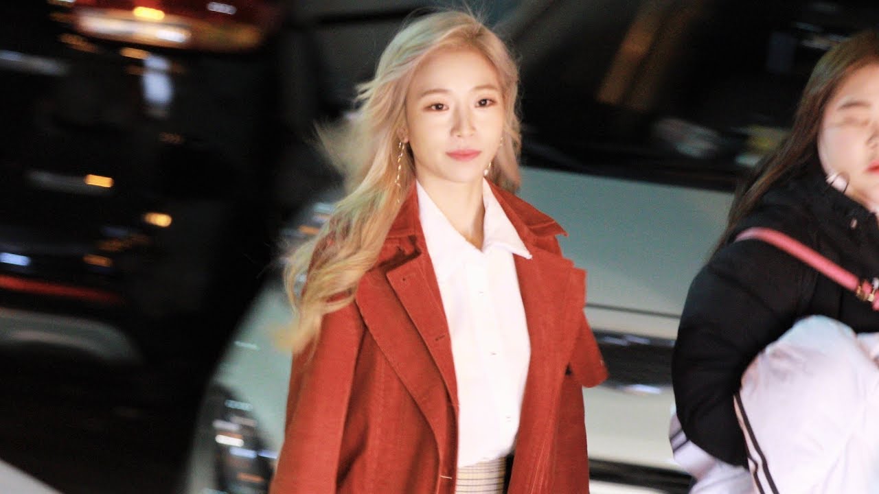 190125 소리 (김소리 | Sori) 출근 - kbs 뮤직뱅크 - YouTube