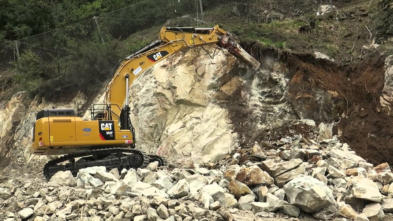 CAT 352F ME Excavator Crushing Rock With Hydraulic Hammer - YouTube