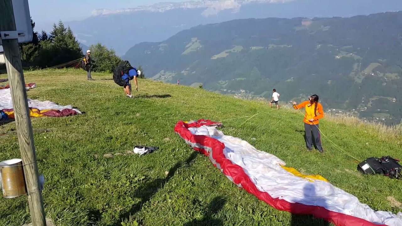 Parapentes a Valcoline. Collet d'allevard - YouTube