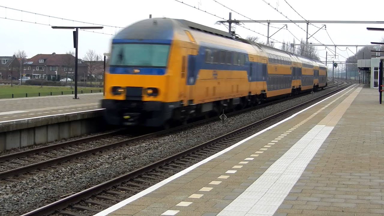 NS DDZ 7524 (ex-mDDM 7852) raast door station Voorschoten - YouTube