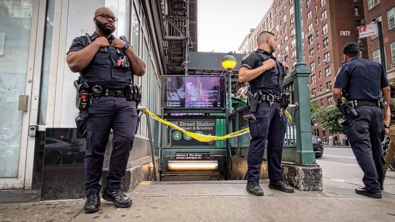 SLASHING at 86th Street Station UES MANHATTAN - YouTube