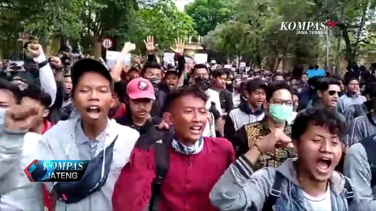 RIBUAN MAHASISWA GELAR AKSI GEJAYAN MEMANGGIL - YouTube