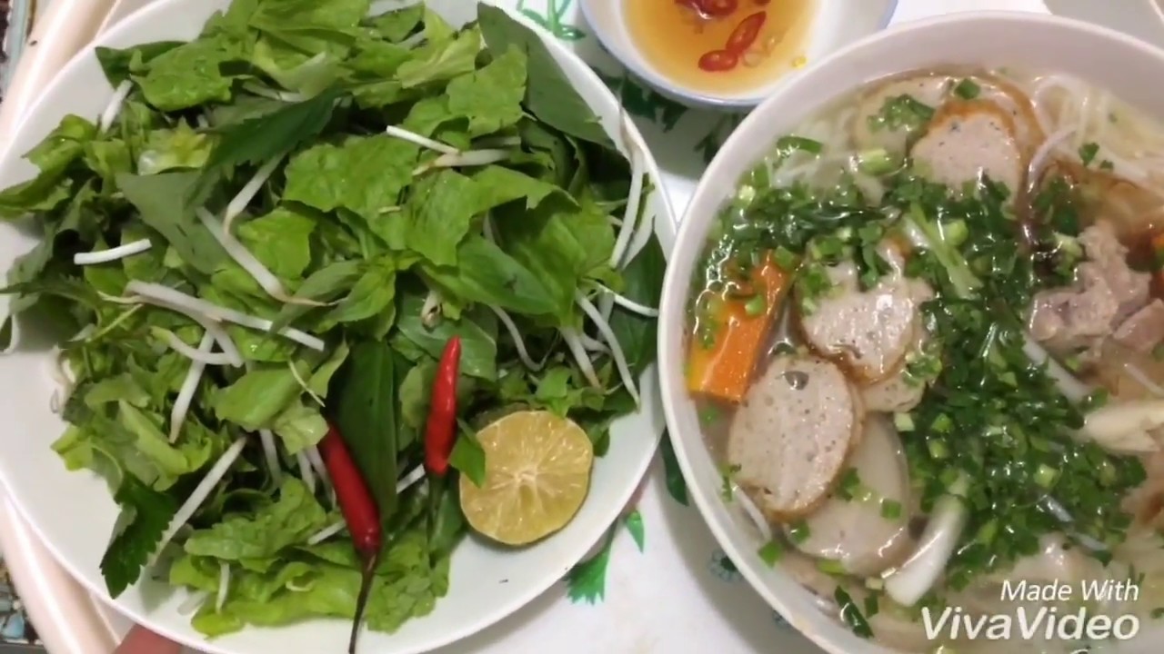 Cách nấu Bún Giò Heo cực ngon, gia đình nhỏ - YouTube