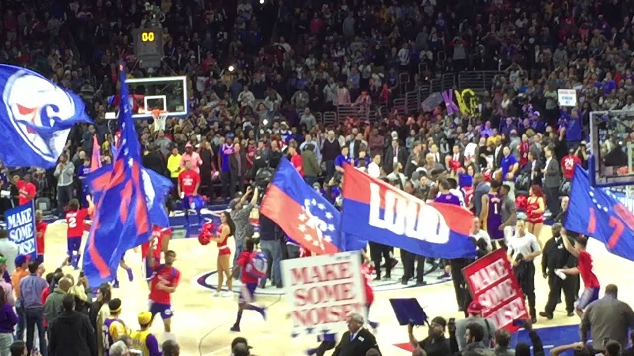 Crowd Chanting Kobe - YouTube