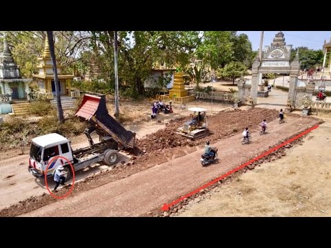 Another new project experts have poured soil on the pagoda gate to make ...