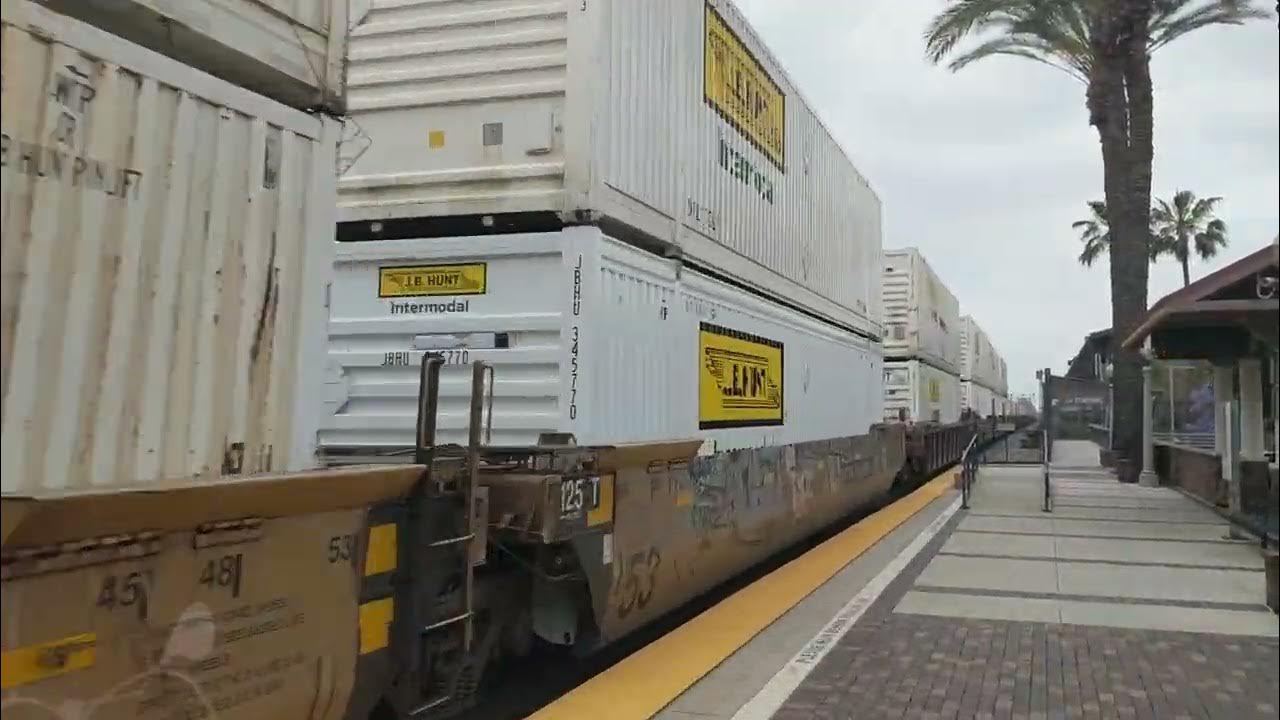 Eastbound BNSF intermodal train passing through Fullerton station - YouTube