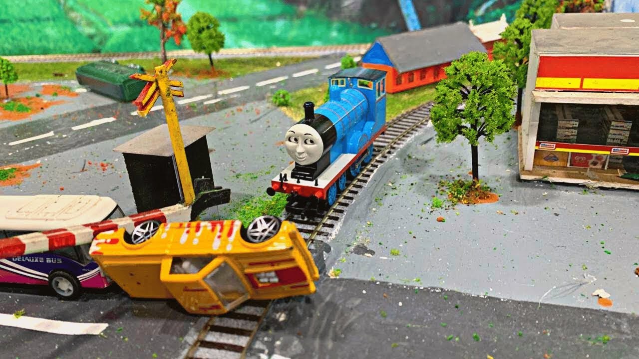 BARU!!!! Kereta Api Alaska Vs Kereta Api Western Marry Land - YouTube