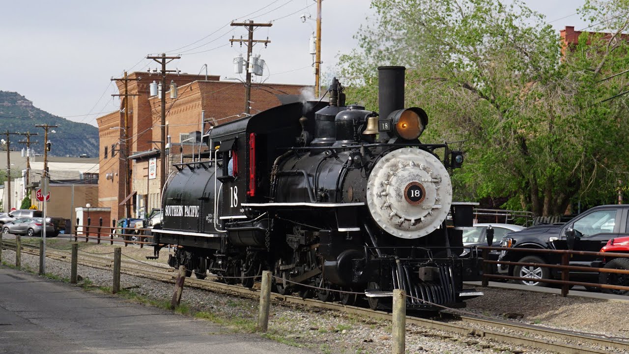 Southern Pacific "Slim Princess" No. 18 crosses 7th Street in Durango ...