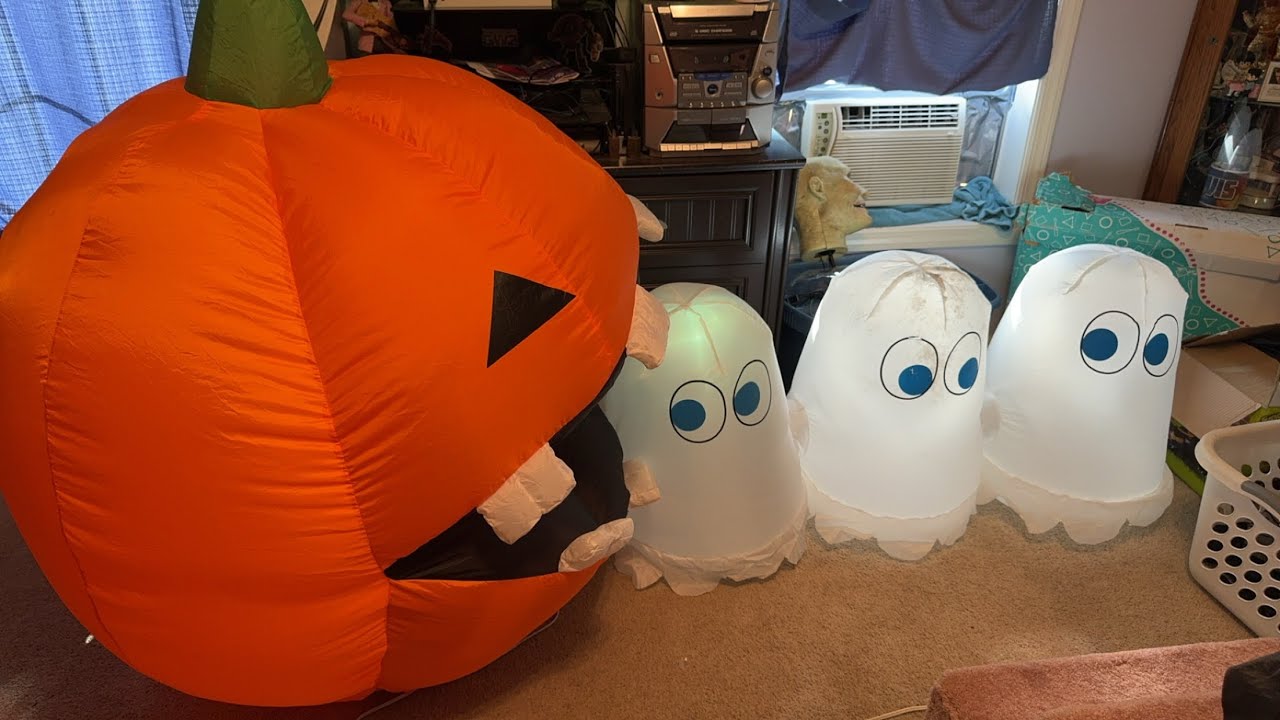Gemmy inflatable Pac-Man scene - YouTube