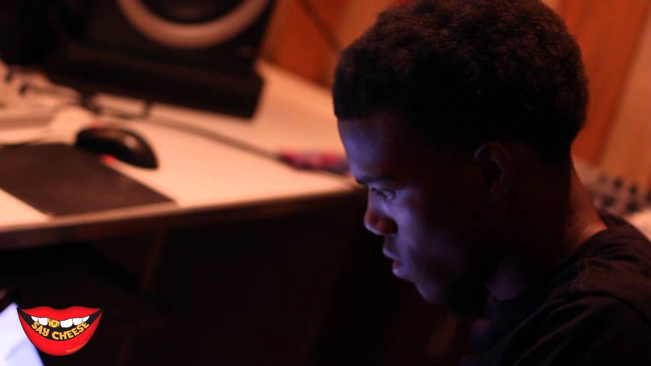 Maaly Raw shows us how he made "33 shots part 2" by Kur from scratch ...