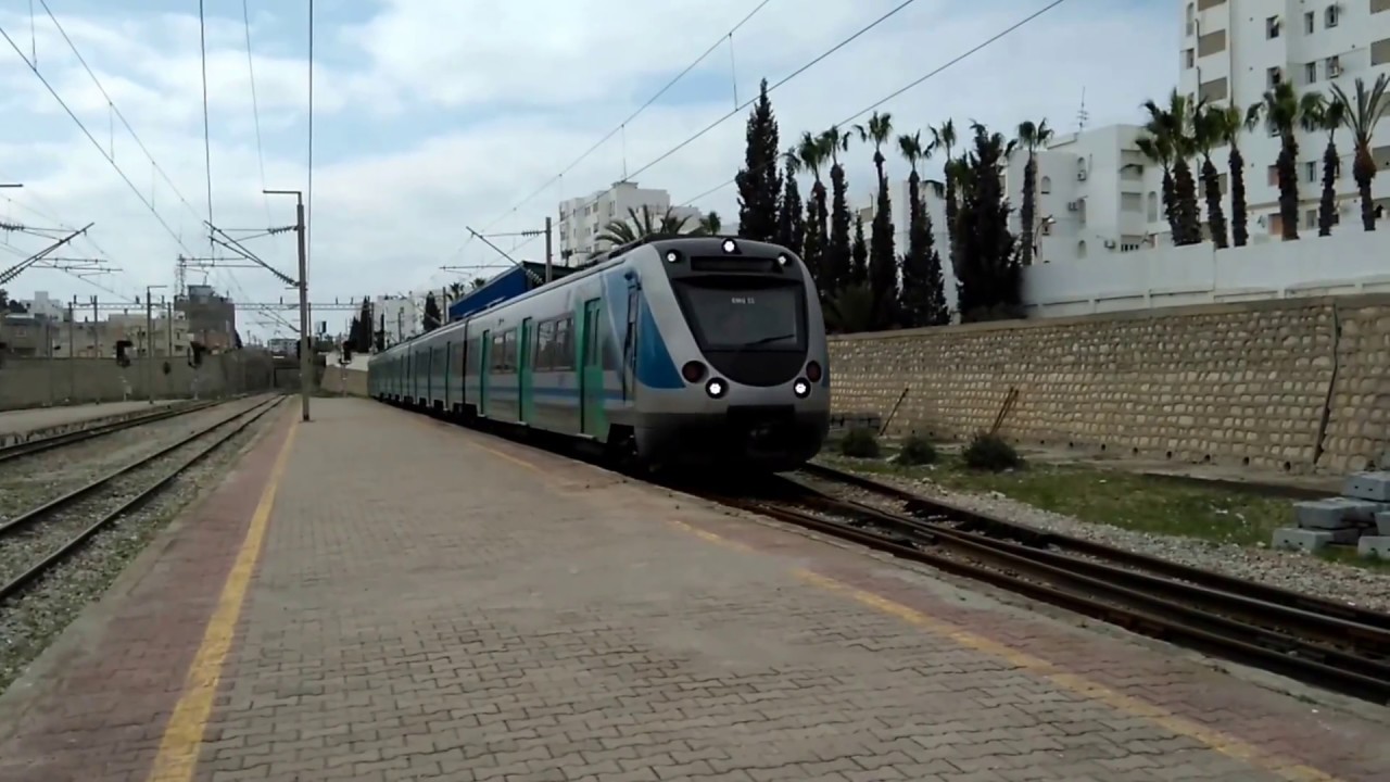 Métro du Sahel entrant dans la Gare de Monastir - YouTube
