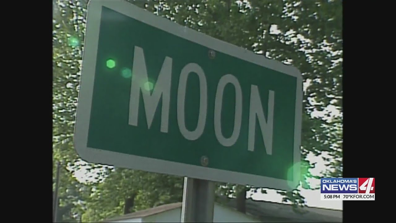 Moon, OK in the direct path of a total eclipse - YouTube