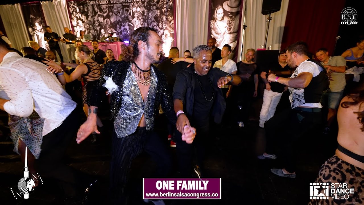 Eloy J Rojas & Moe Flex ~ social dancing @ Berlin Salsacongress Productions 2023 - YouTube