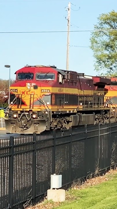 CPKC-249 WB w/ KCSdm #4504 leading on the CPKC Watertown Sub #railfanning #cpkc - YouTube