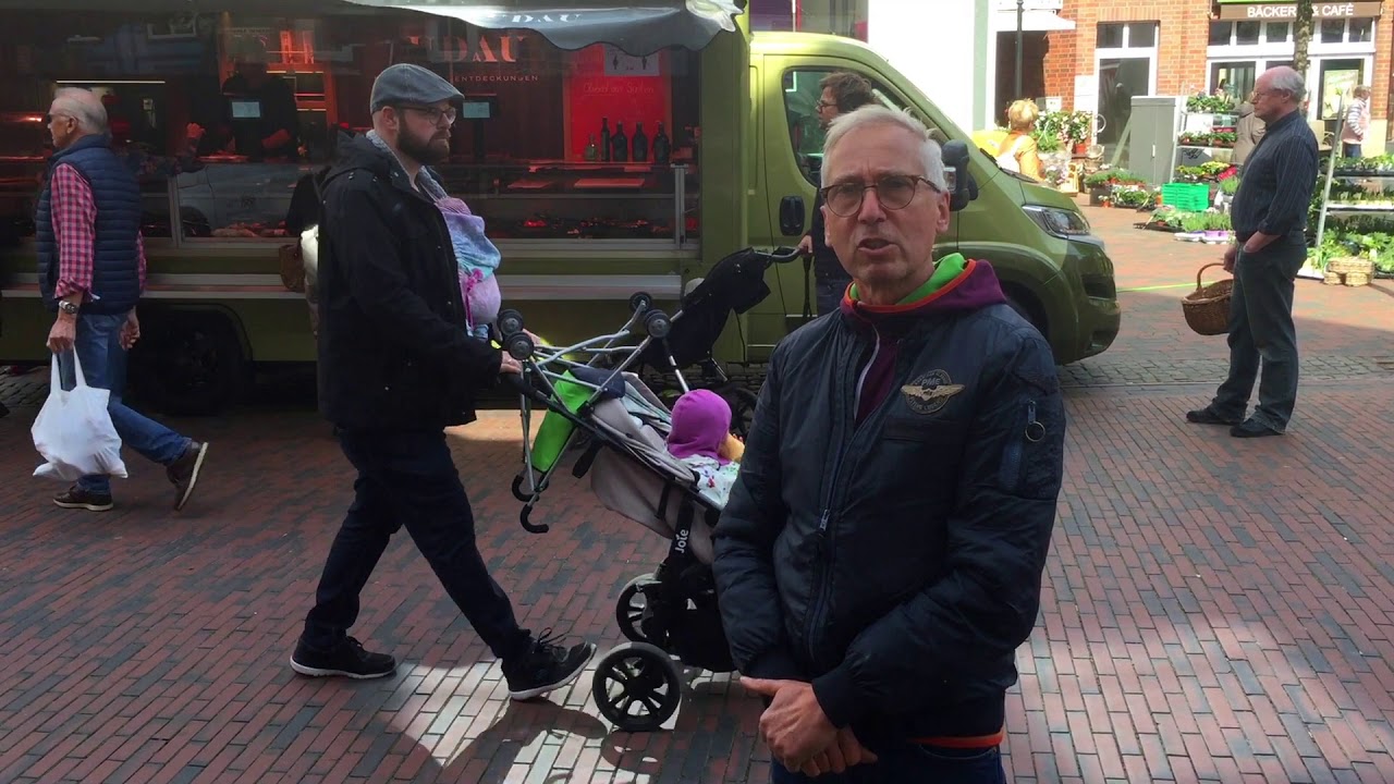 Michael Lemke im Gespräch mit den Markthändlern Thomas Wilksen und Jens ...