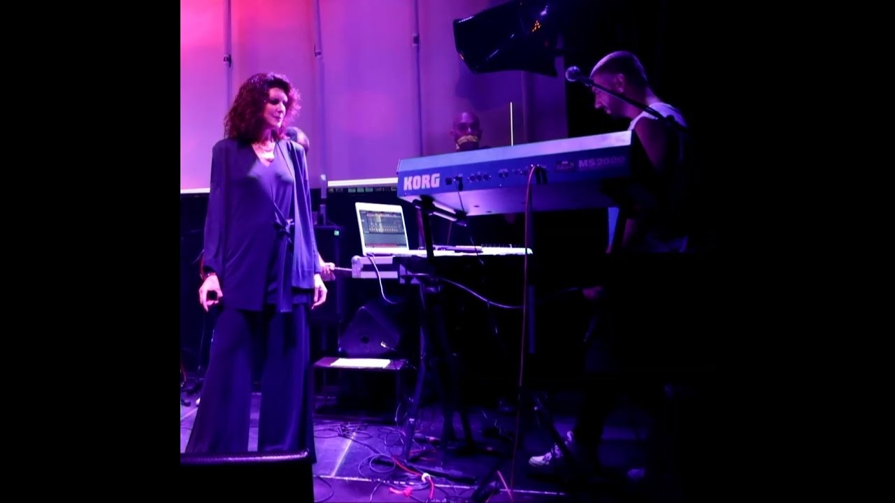ELIOT & Beth Hirsch - One Fine Day (Live at six d.o.g.s) - YouTube
