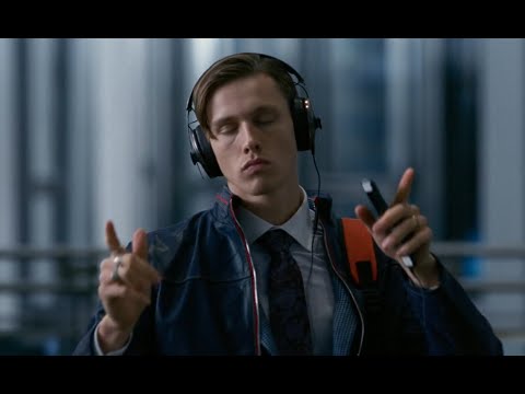 Harris Dickinson arrival scene MATTHIAS & MAXIME