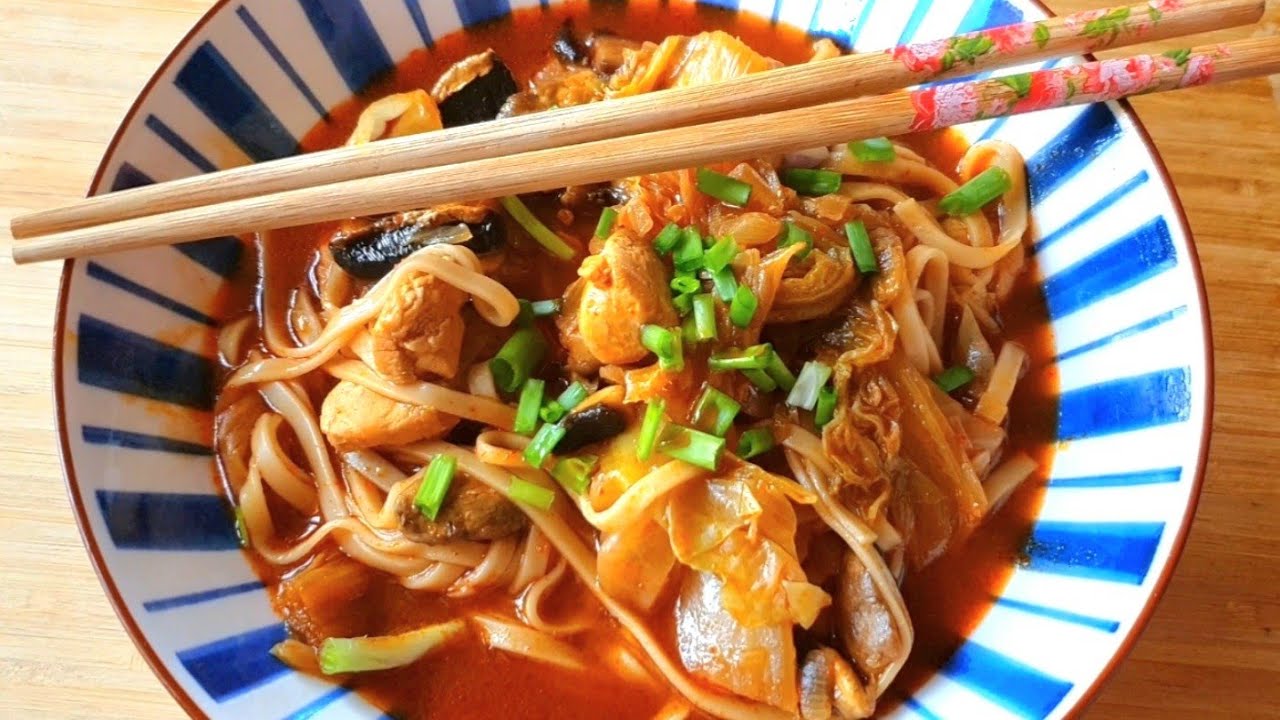 Korean Mapo Cabbage Noodles-Spicy Noodles-Jjambbong-नूडल्स - YouTube