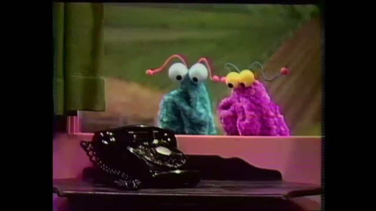 Sesame Street - The Martians discover a Telephone (Dutch, HQ) - YouTube
