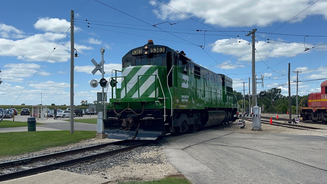 Burlington Northern 5383 U-30c light power move at the Illinois ...
