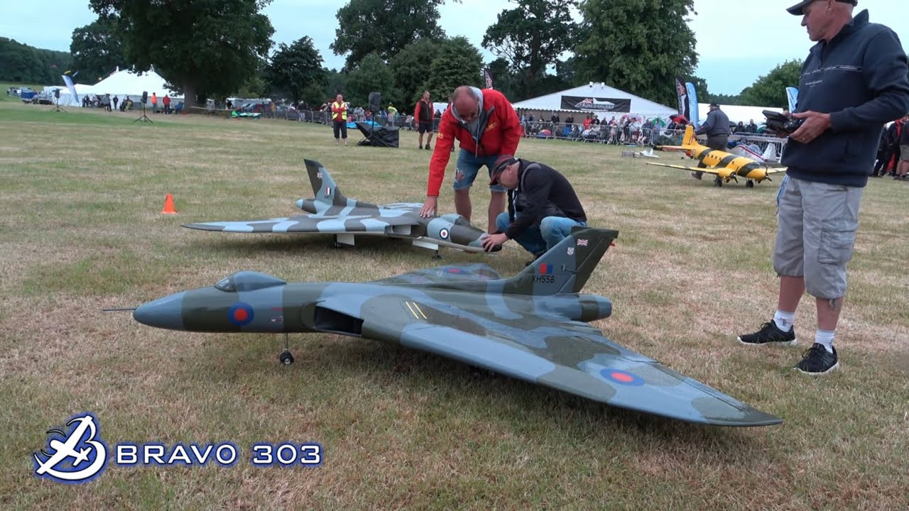 Amazing Avro Vulcan Nuclear Bomber RC Jet at Weston Park Model Air Show ...
