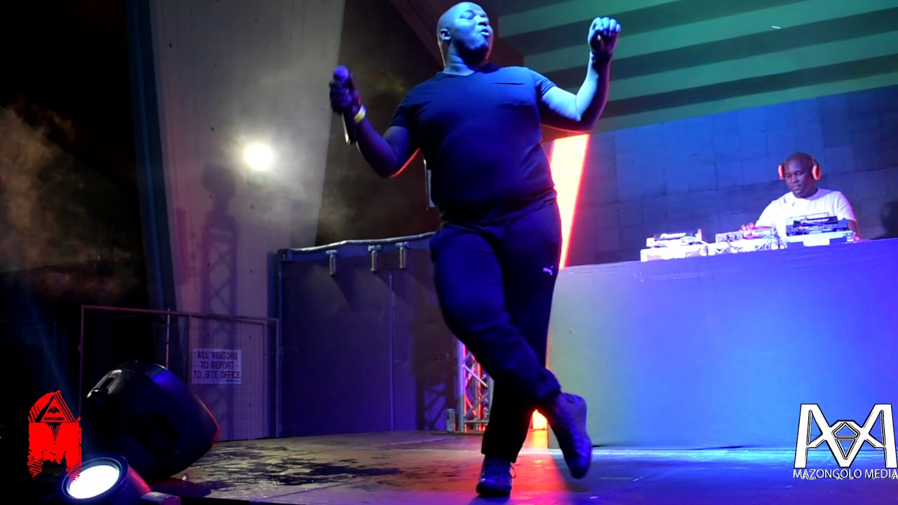 MONDLI MZIZI GQOM DANCE IN M.O.A.B UKZN BASH - YouTube