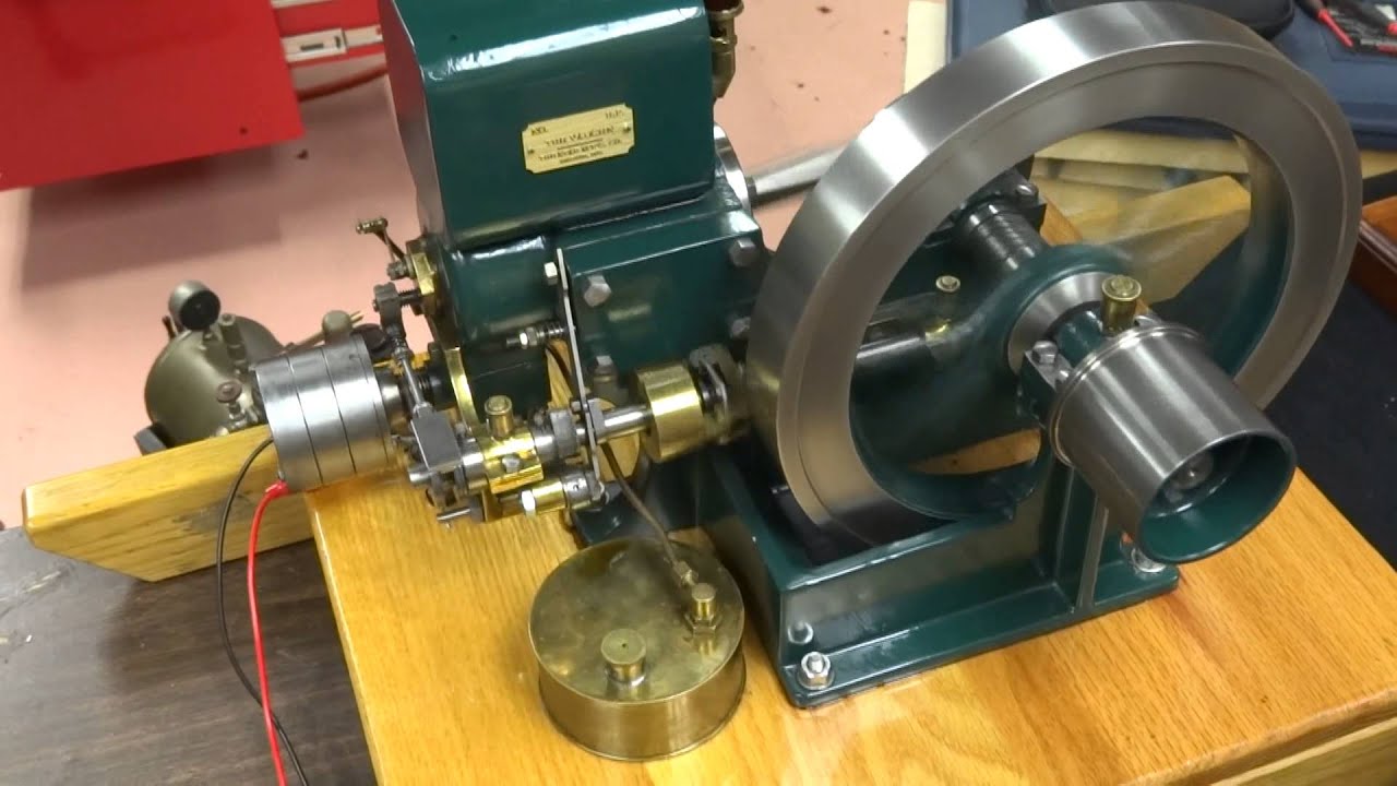 Debolt Vaughn #1004 Side Shaft Sidewinder Hit & Miss Engine Model - YouTube