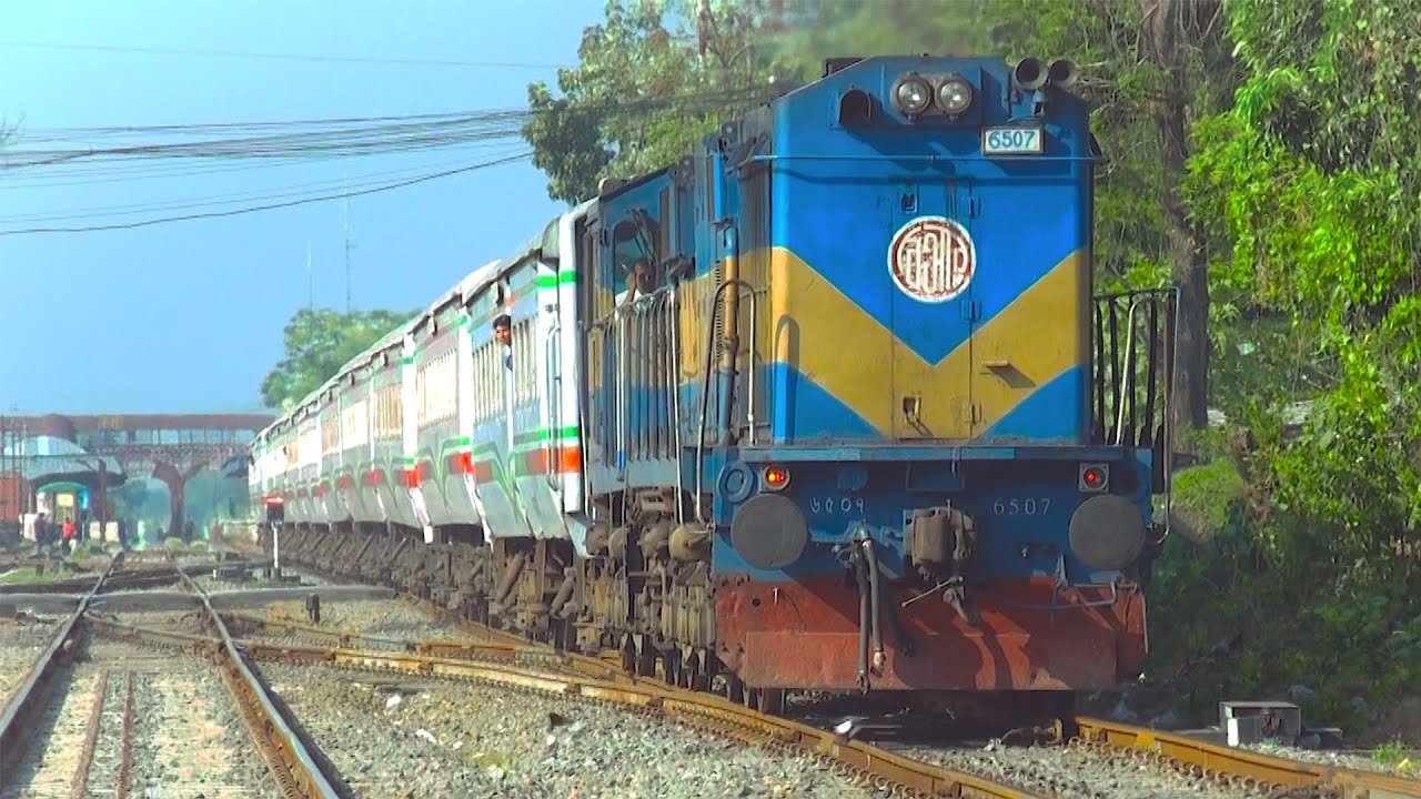 Rupsha express leaving Ishwardi Jn with WDM3A 6507 Loco ।। White Coach ...