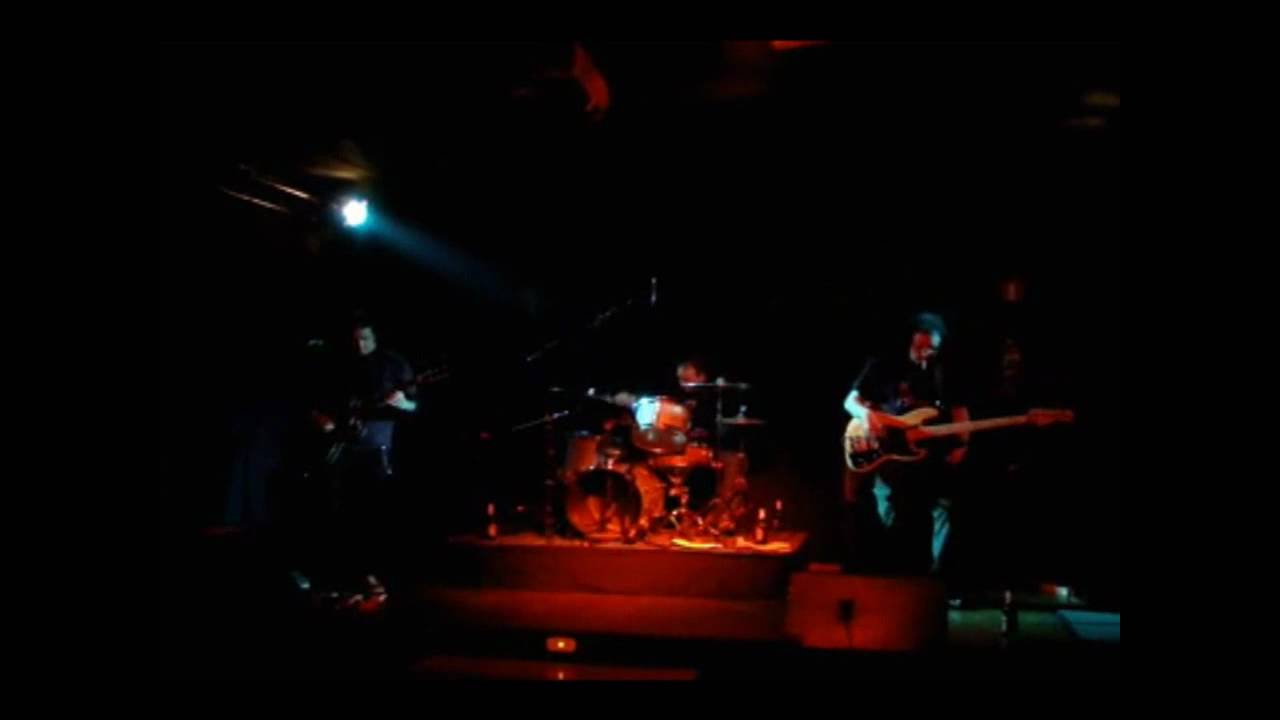 Kpow trio (solo de Still, Alive & Well) - YouTube