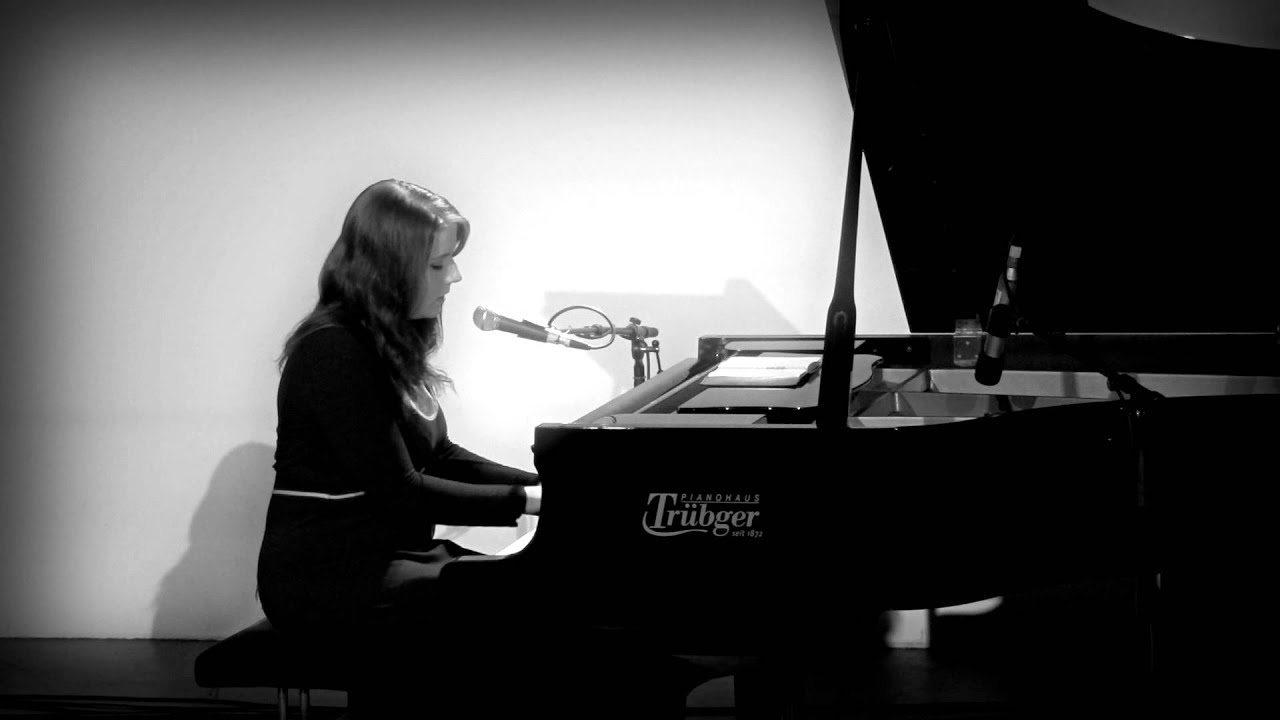 Lisa Cuthbert - live in Hamburg - Joga (Bonus Video 2/3) - YouTube