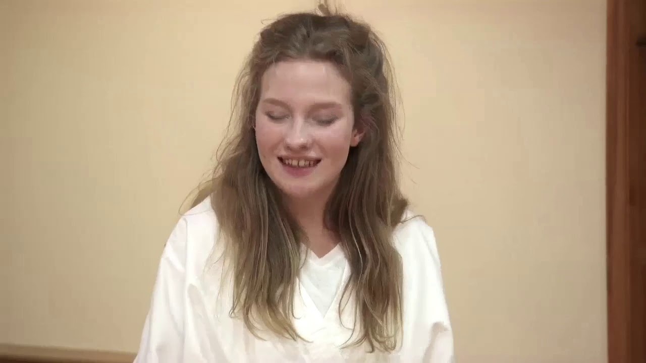 Laura &co - Unit 2 dialogue (tratto da Classmates - Green ed.) - YouTube