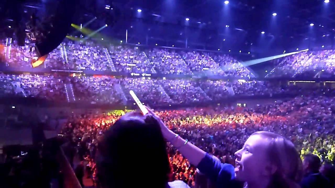 Justin Bieber concert at AHOY Rotterdam - 27 March 2011 - 10 min voor ...