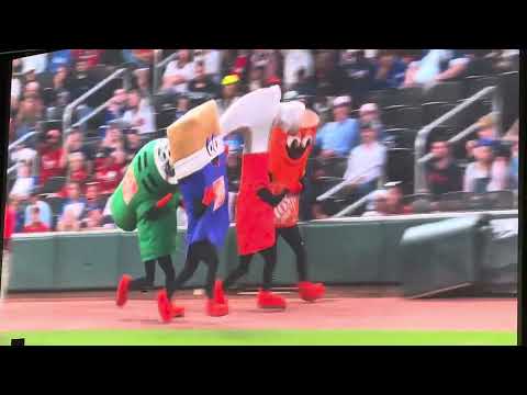 Atlanta Braves Home Depot Tool Race - YouTube