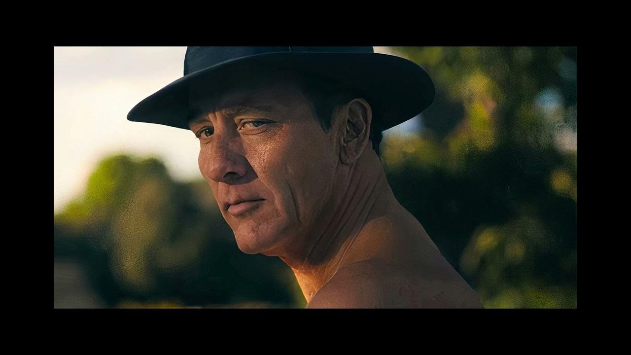 How Clive Owen's Character In Monsieur Spade Compares To The Humphrey Bogart Version - YouTube