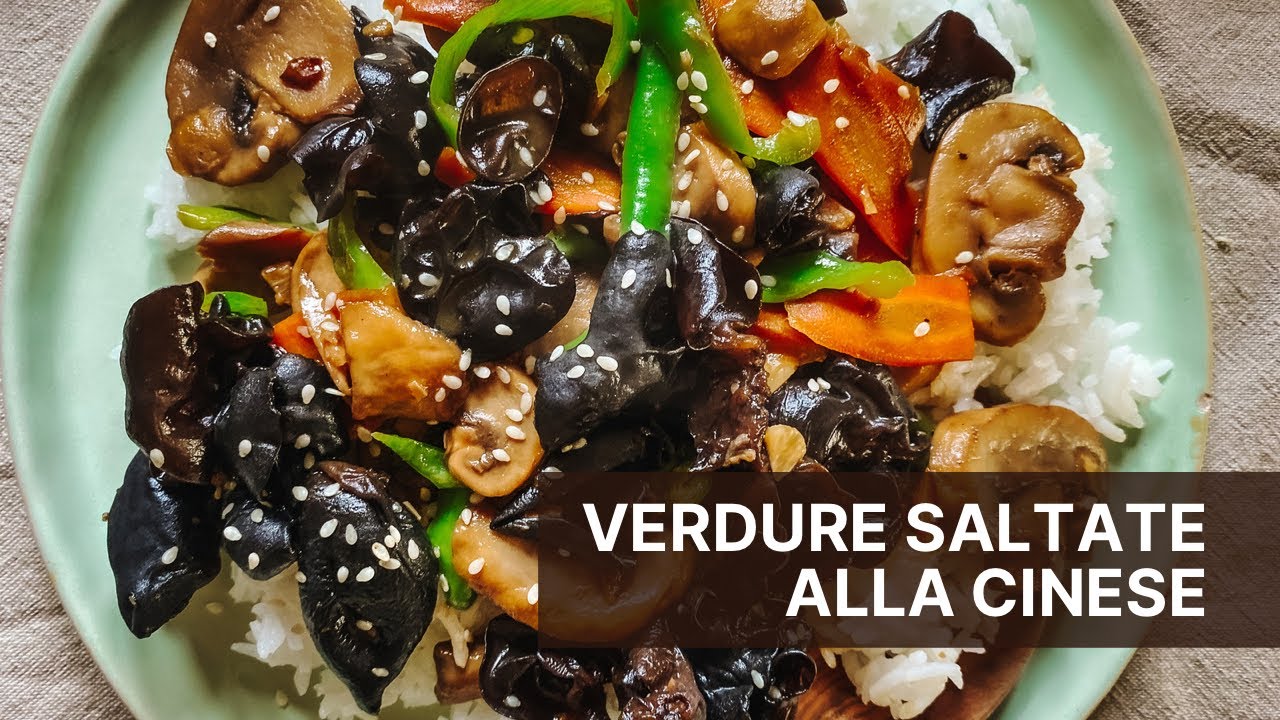 Verdure saltate alla cinese nel wok: funghi, carote, peperoncini - YouTube