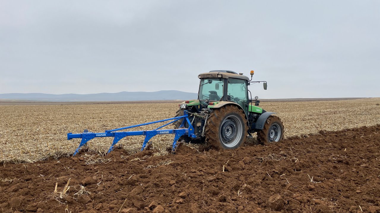 Mısır yeri sürümü (POV) Cabview plowing corn field Alpler 4-16 with ...