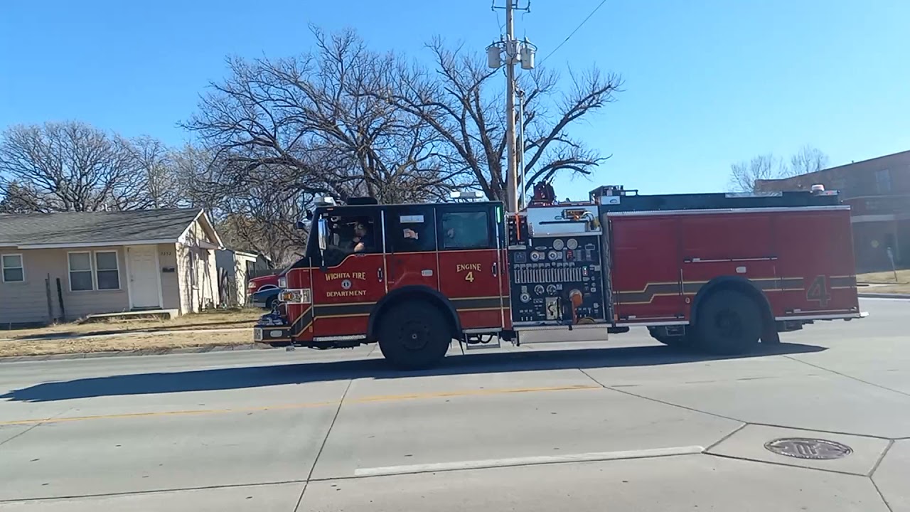 Wichita KS Fire Department Engine 4 Responding - YouTube