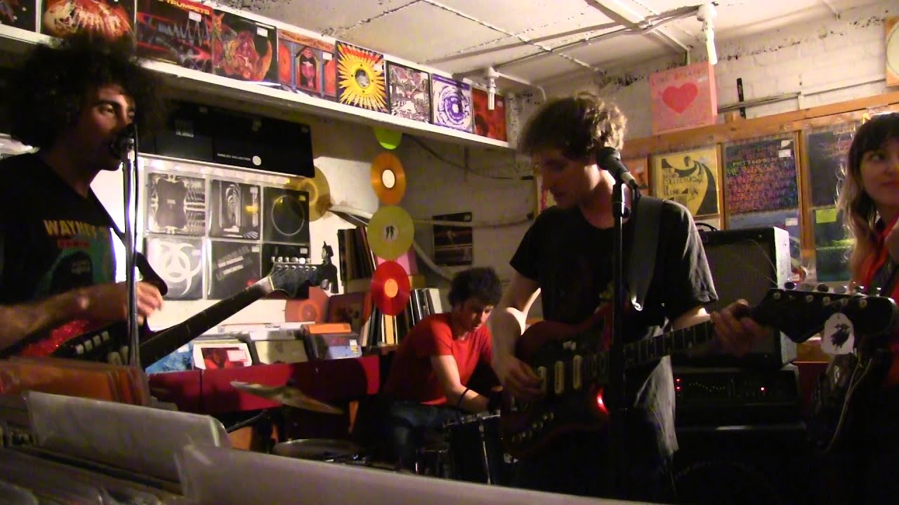 STRAIGHT ARROWS LIVE FLASHBACK RECORDS ESSEX ROAD NI - YouTube