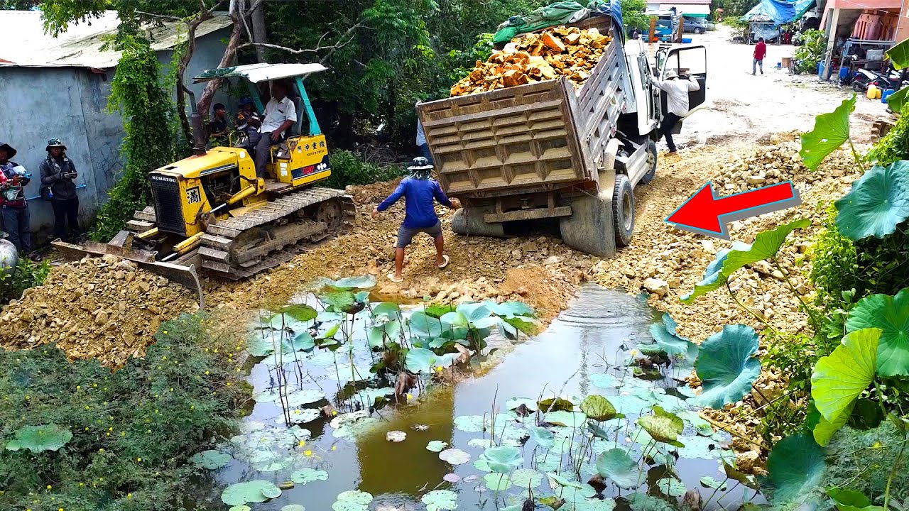 Incredible Work!! Transforming a Landfill Dumping & Dozer in Action ...