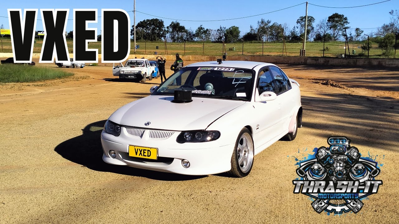 VXED - VX Commodore at STADIUM BURNOUTS power plus series in Bundy ...