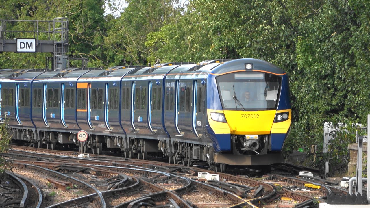 (4K) Southeastern 'City Beam' 707012 + 707011 at Dartford on 2L34 from ...