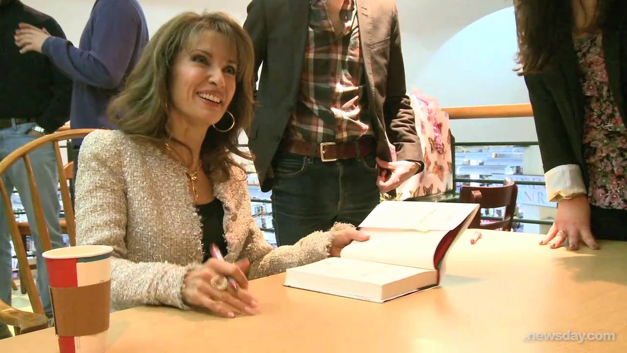 Susan Lucci meets her Long Island fans - YouTube