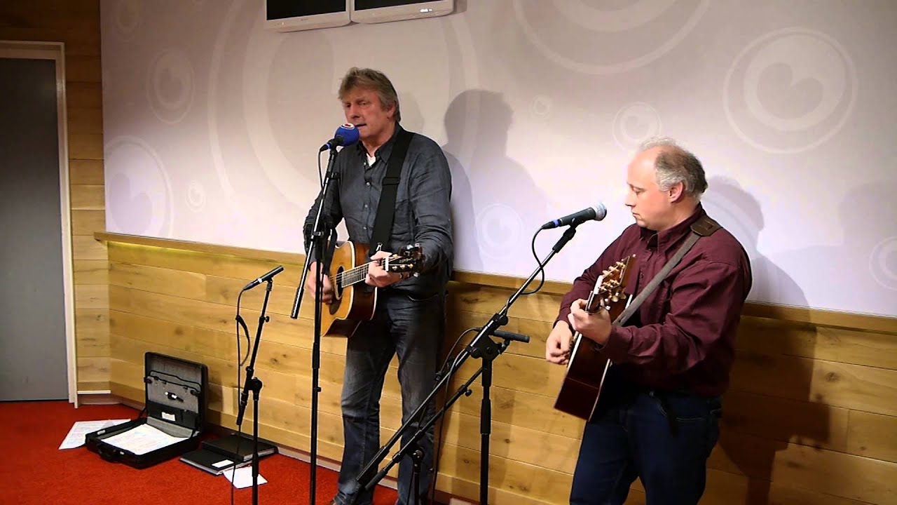 Bob & Adrian yn Radio Froskepôle by Gurbe Douwstra - YouTube