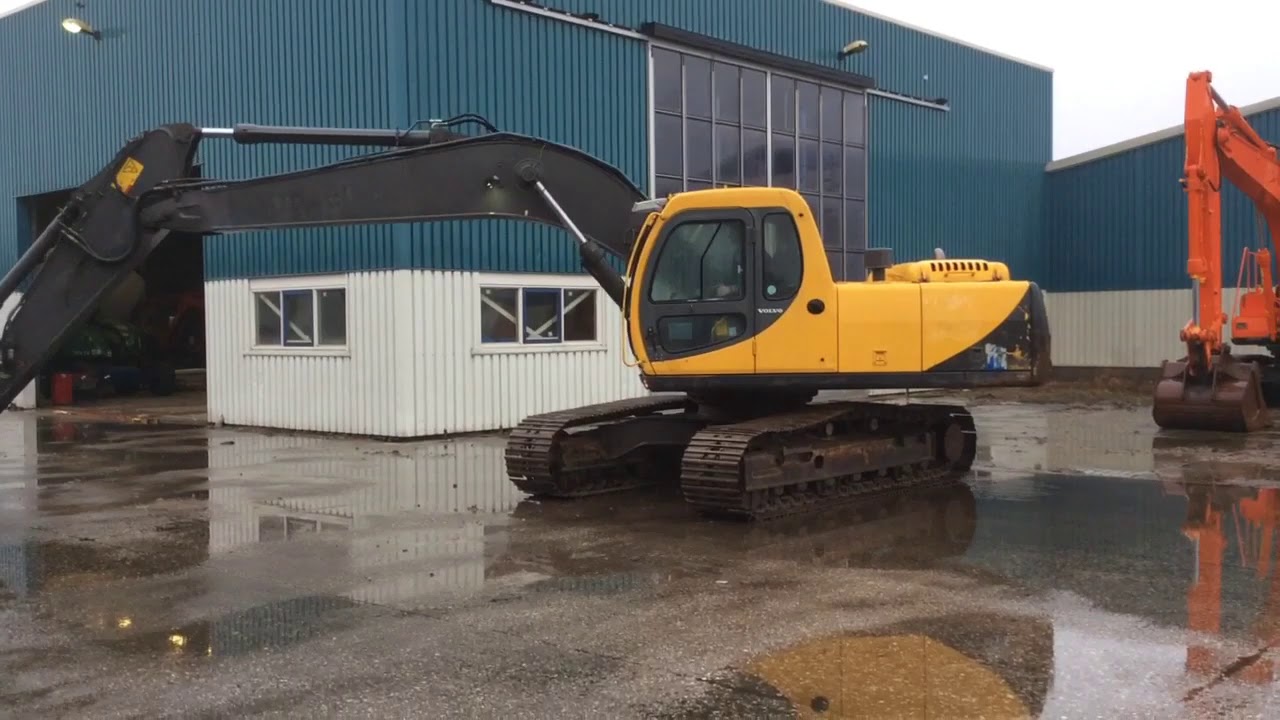 VOLVO EC210 - YouTube