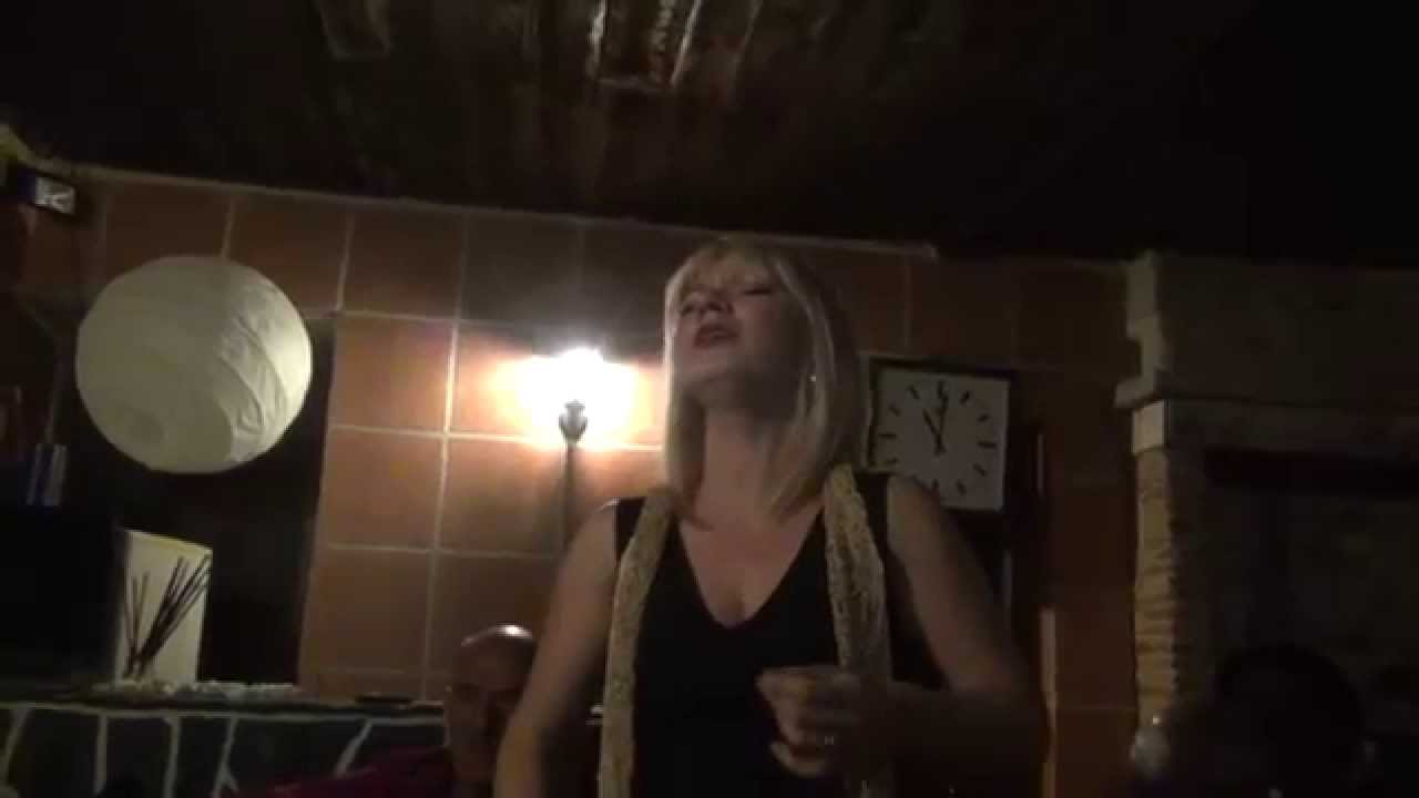 Andreia Matias - Folhas Caidas - Patio das Artes - YouTube