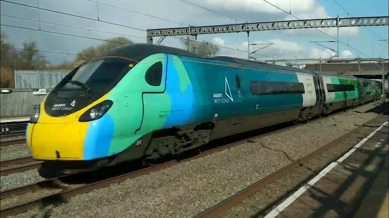 Avanti West Coast Class 390s 'Pendolino' at Speed - Tamworth Railway ...