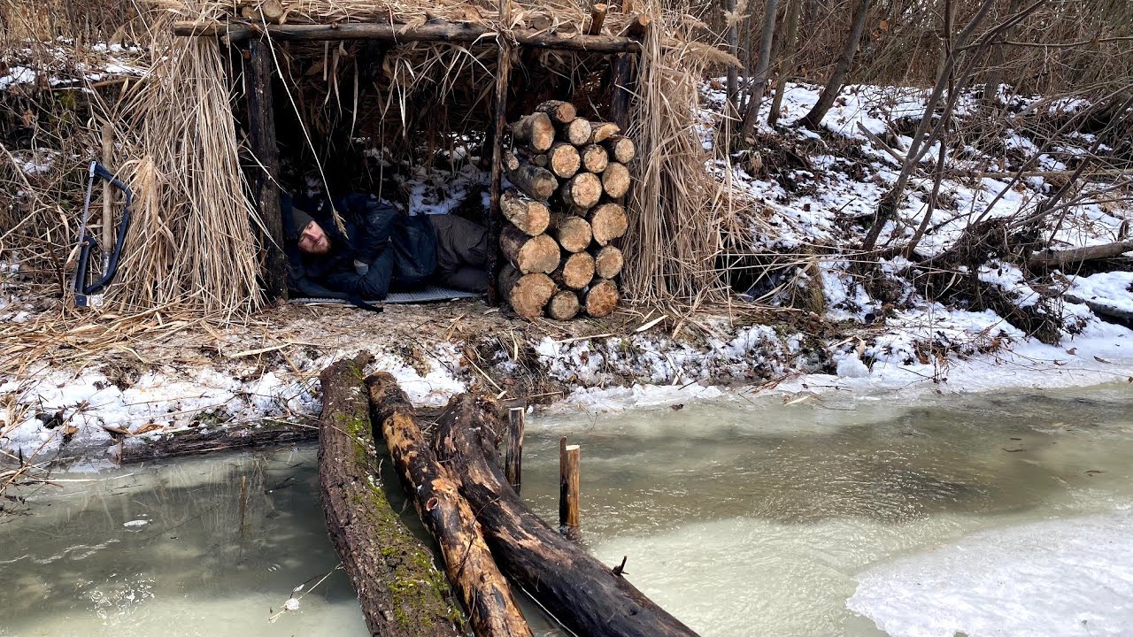 Temporary Shelter Without a Fireplace in Cold Winter | Survival ...